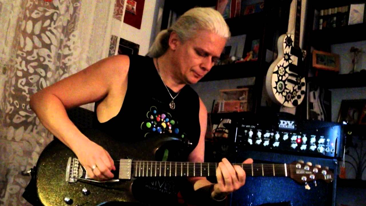 István Alapi plays DV Mark 403 CPC amp. - YouTube