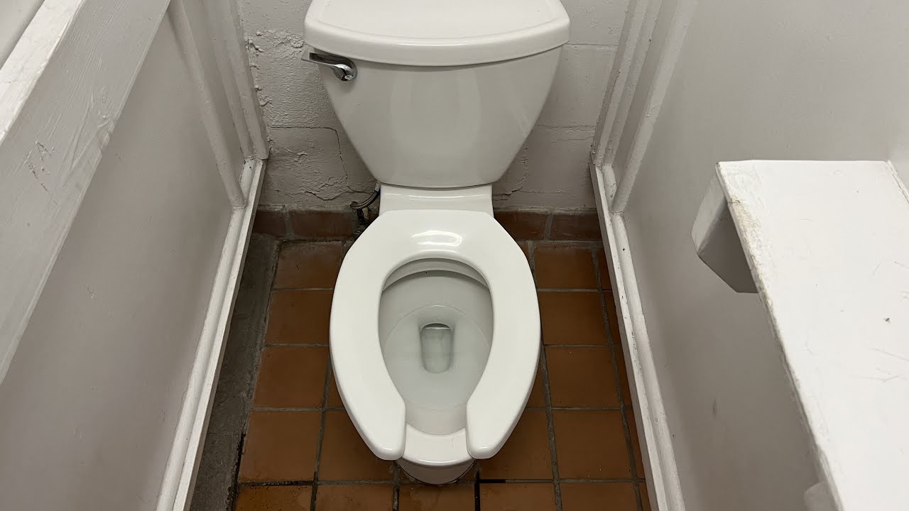 [433] 2000s American Standard Cadet 3 Toilet - YouTube