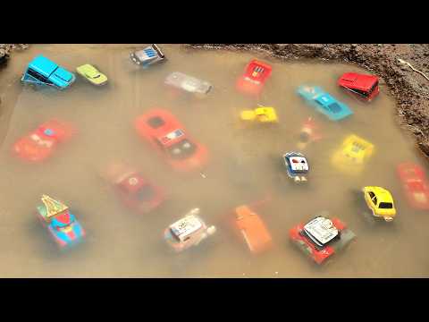 Nemu Mobil Mobilan di Dalam Kolam Kotor, Bus Tayo, Mobil Truk Oleng, Mobil Balap, Mobil Polisi, Cars