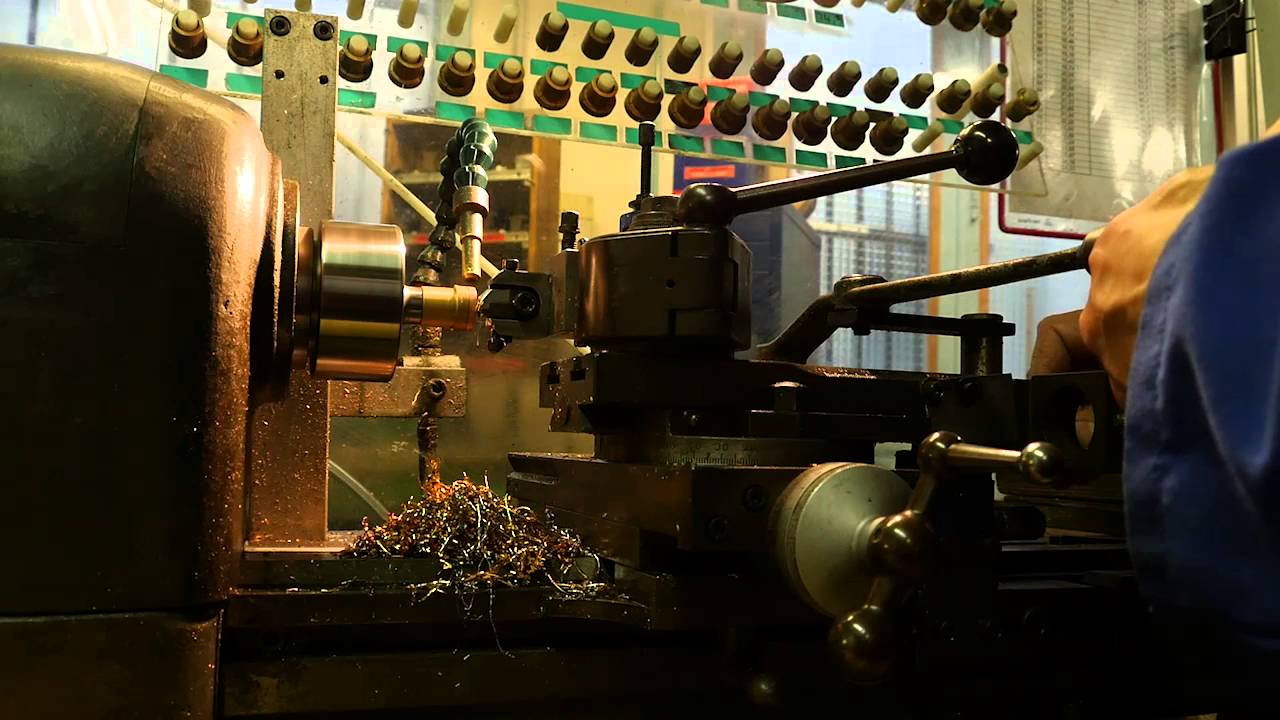 BJOP Métiers de Bijoutier, Sertisseur, Polisseur et Concepteur 3D - YouTube