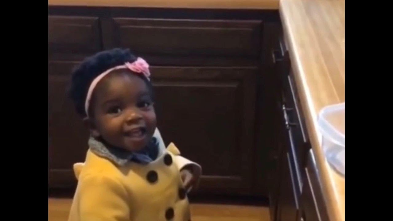 Cute little kid asks Alexa to play baby shark: Alexa play baby shark ...