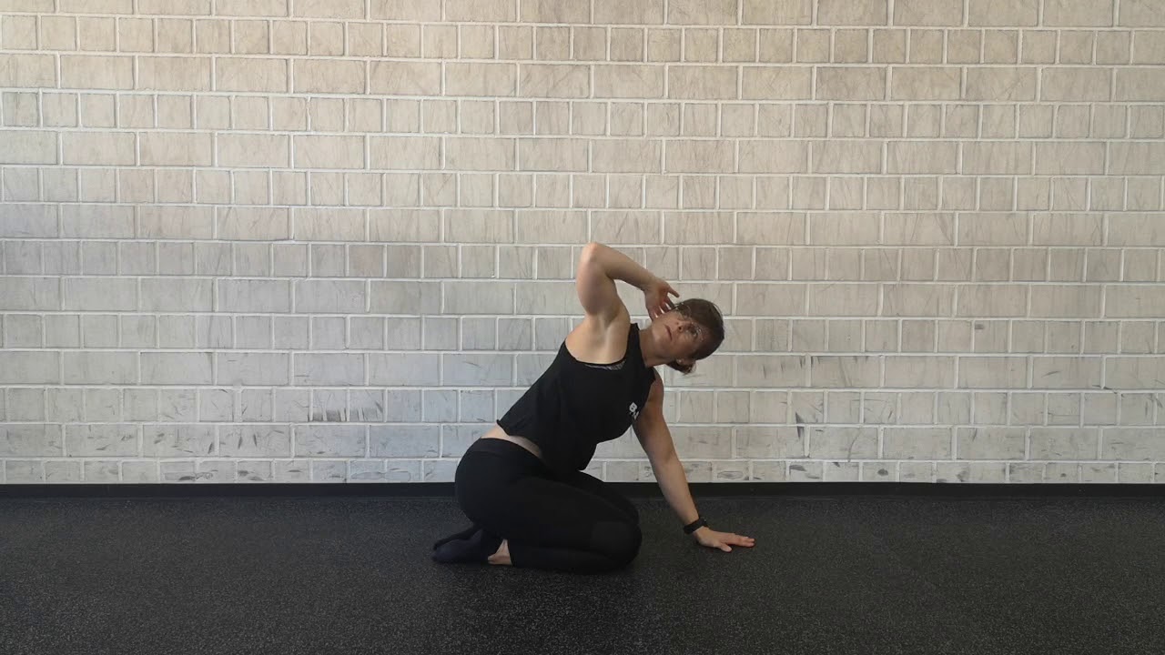 Kneeling Thoracic Rotation - YouTube