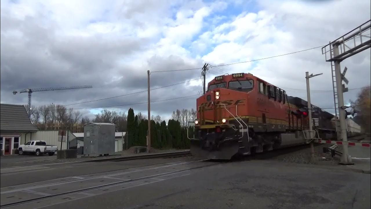 (Southbound) BNSF Intermodal Train ZOOM PAST the Main Street Railroad Crossing. (Sumner, WA ...