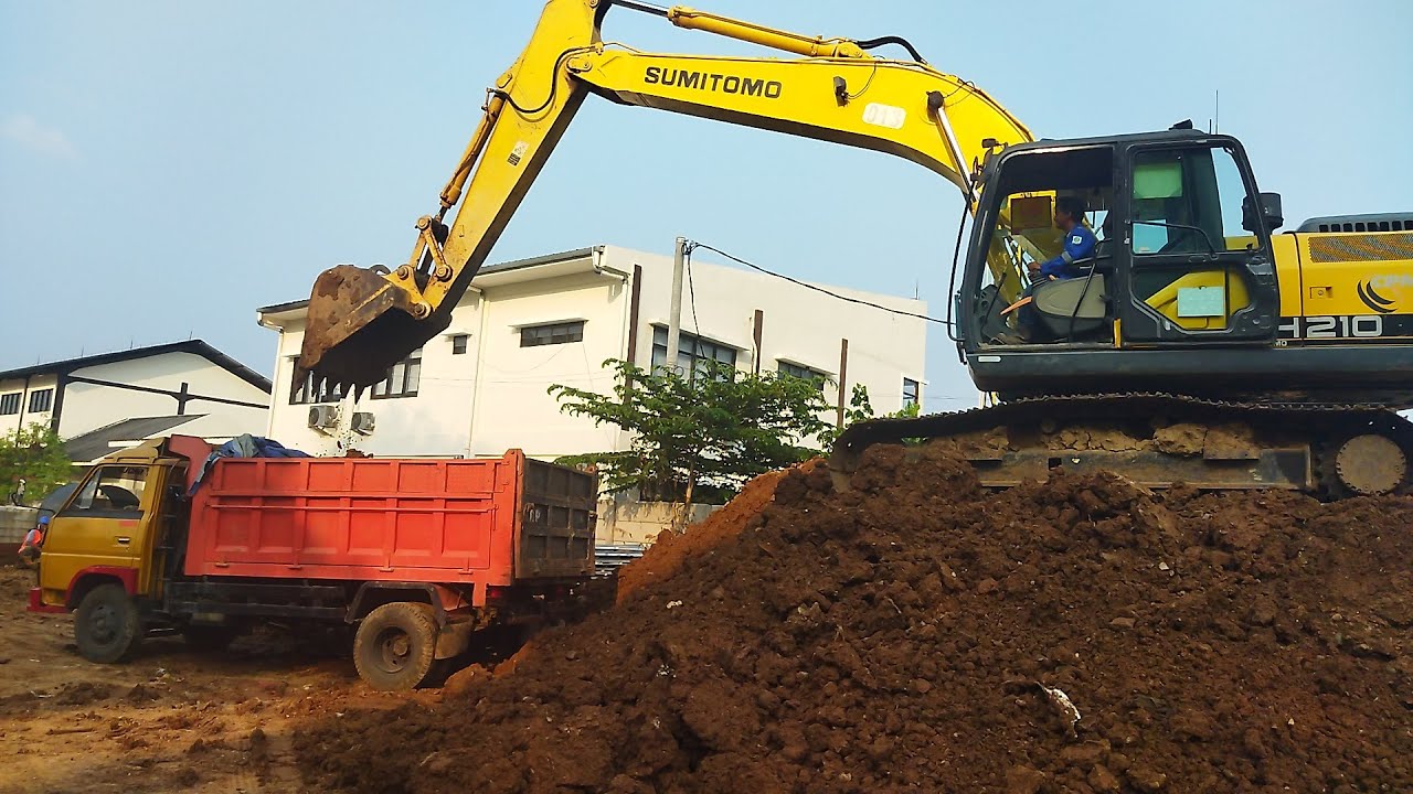 Sumitomo SH210 excavator loading dump truck part 3. #excavator # ...