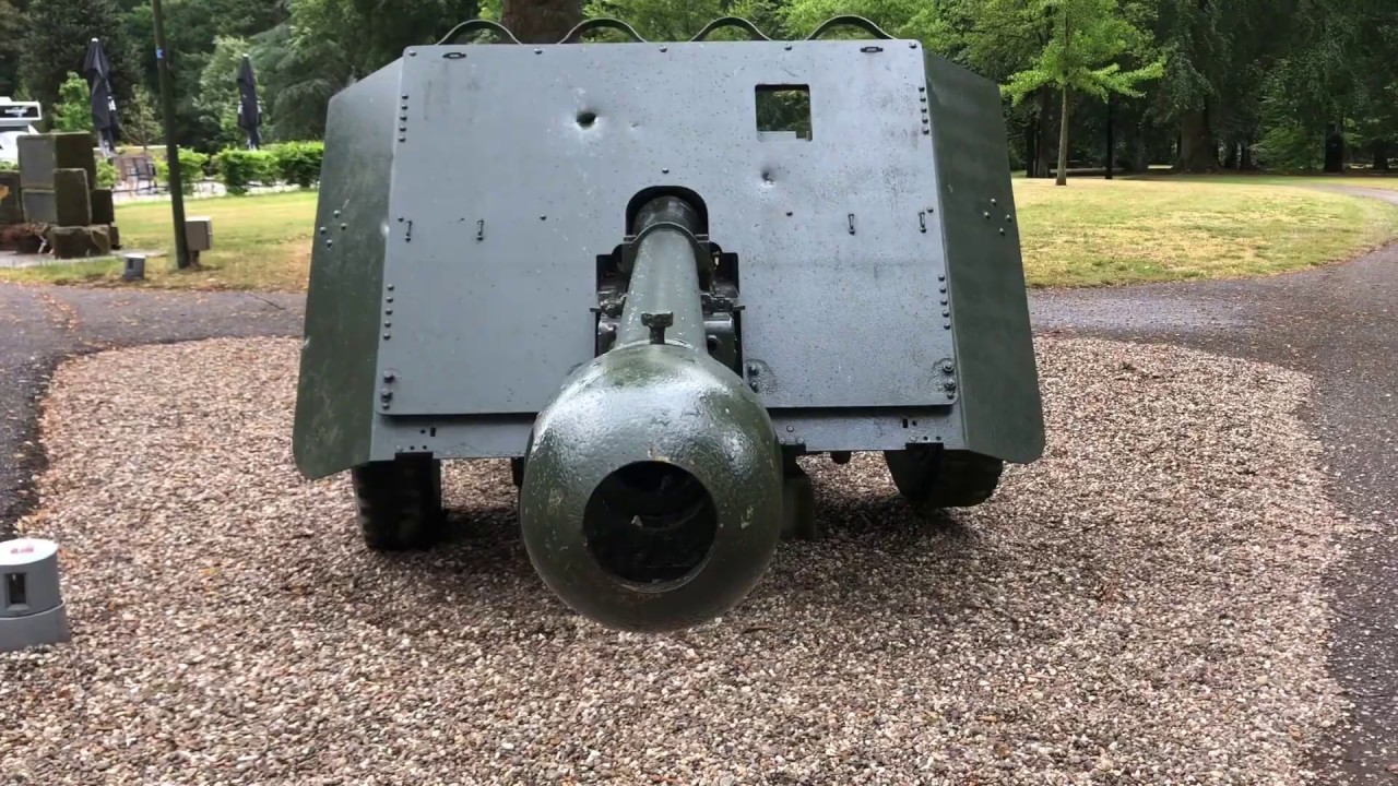 QF 17-pounder anti-tank gun (1943) - YouTube