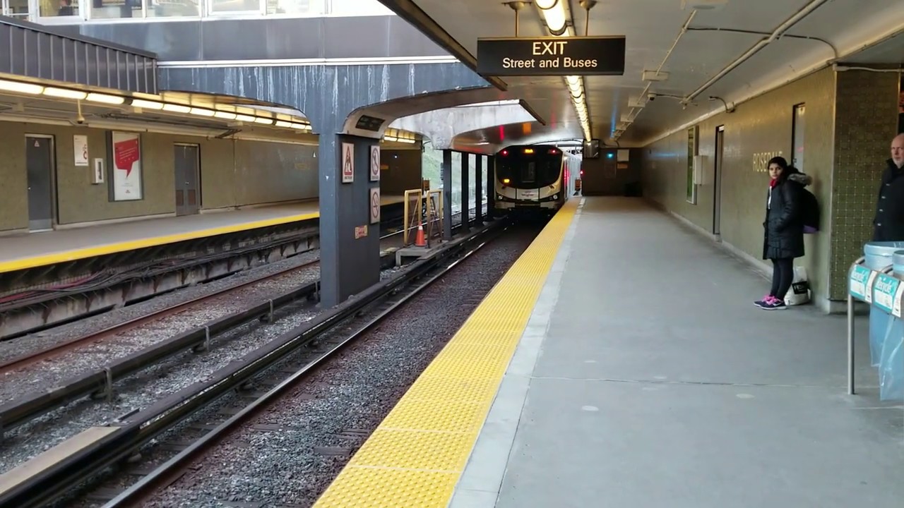 Toronto Rocket train departs Rosedale station - YouTube
