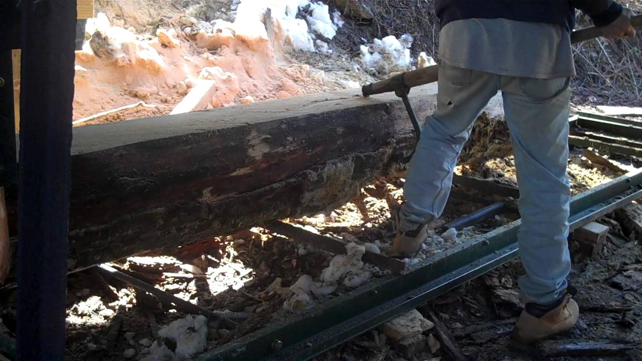 Cutting an oak log - YouTube