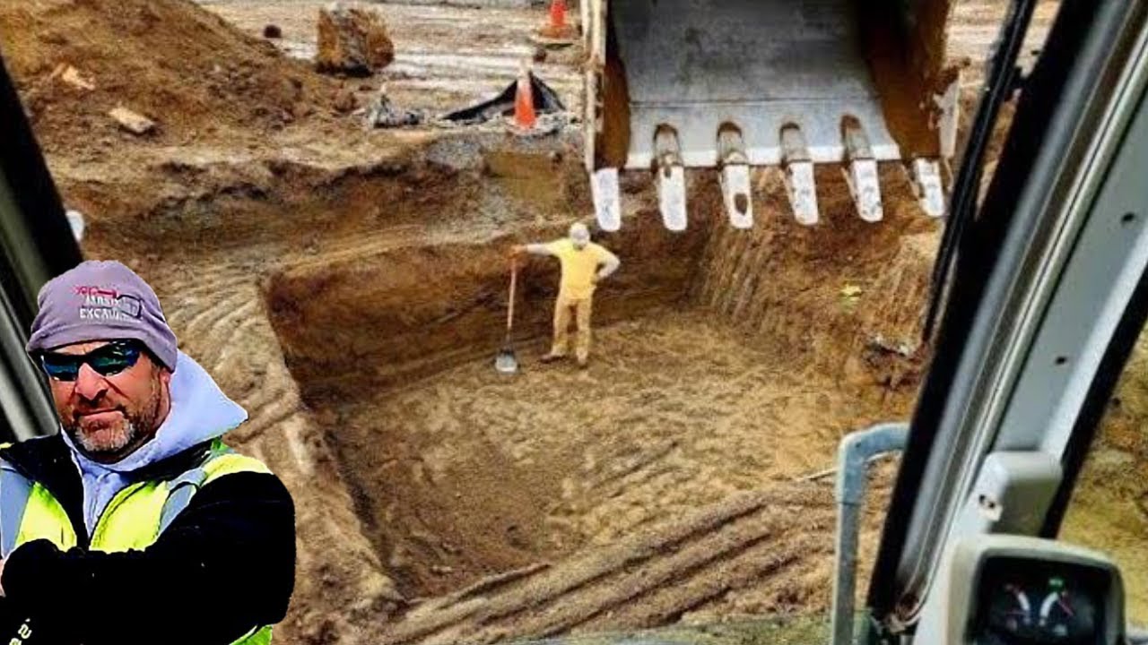 Excavating loading dock for ALDI Grocery store - YouTube