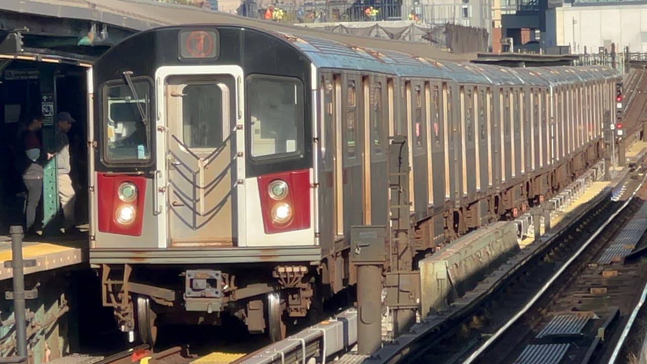 MTA NYCT: PM rush hour R188 7 train action at Mets-Willets Point - YouTube