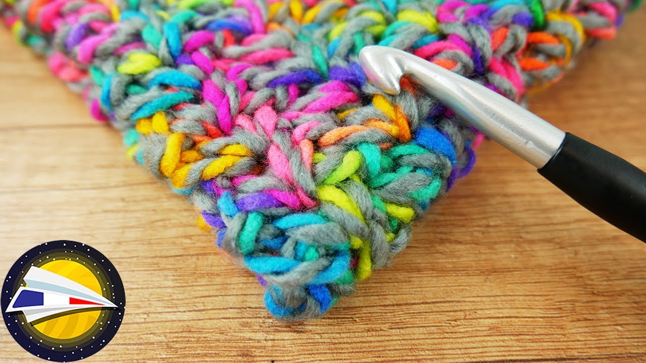 Crocheter un snood | Mini point V | Echarpe pour l'automne diy - YouTube