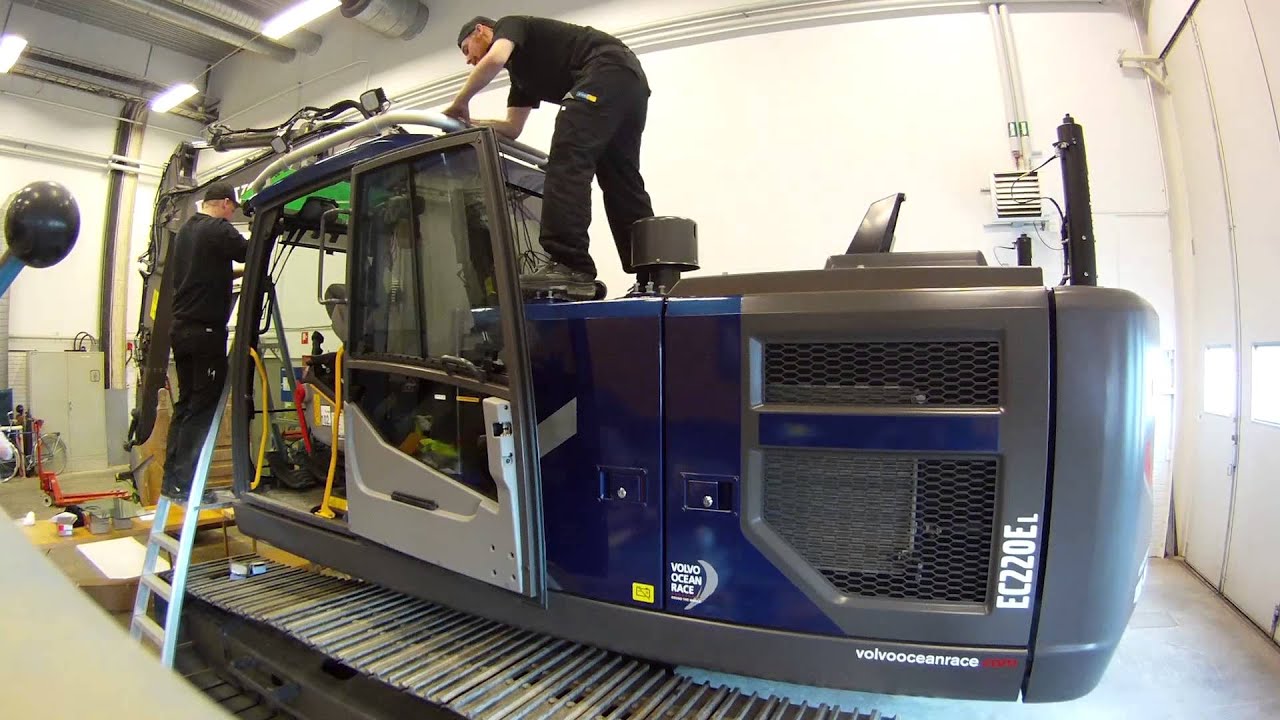 Volvo EC220E Extreme - se film på folieringen av specialversionen för ...