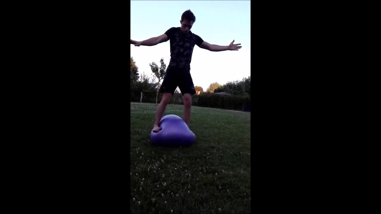 Swiss ball/ Proprioception - YouTube