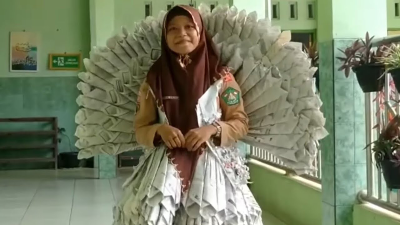 Membuat Gaun Daur Ulang dari koran bekas #kerajinantangan #diy - YouTube