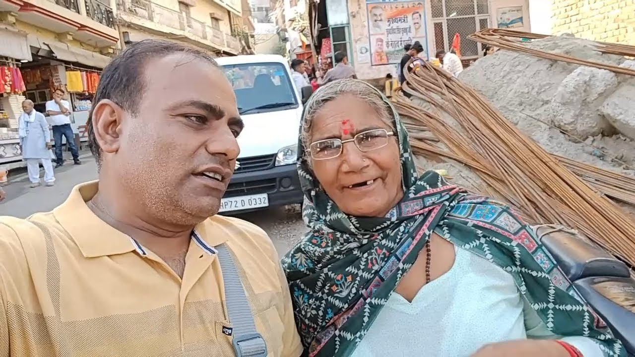 बेहद खुश हैं माँ और पिताजी इस यात्रा पर आकर || Pal Family Vlogs - YouTube