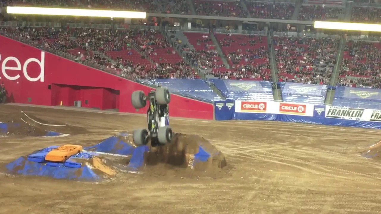 Monster Jam 2017 Backflip Phoenix AZ - YouTube