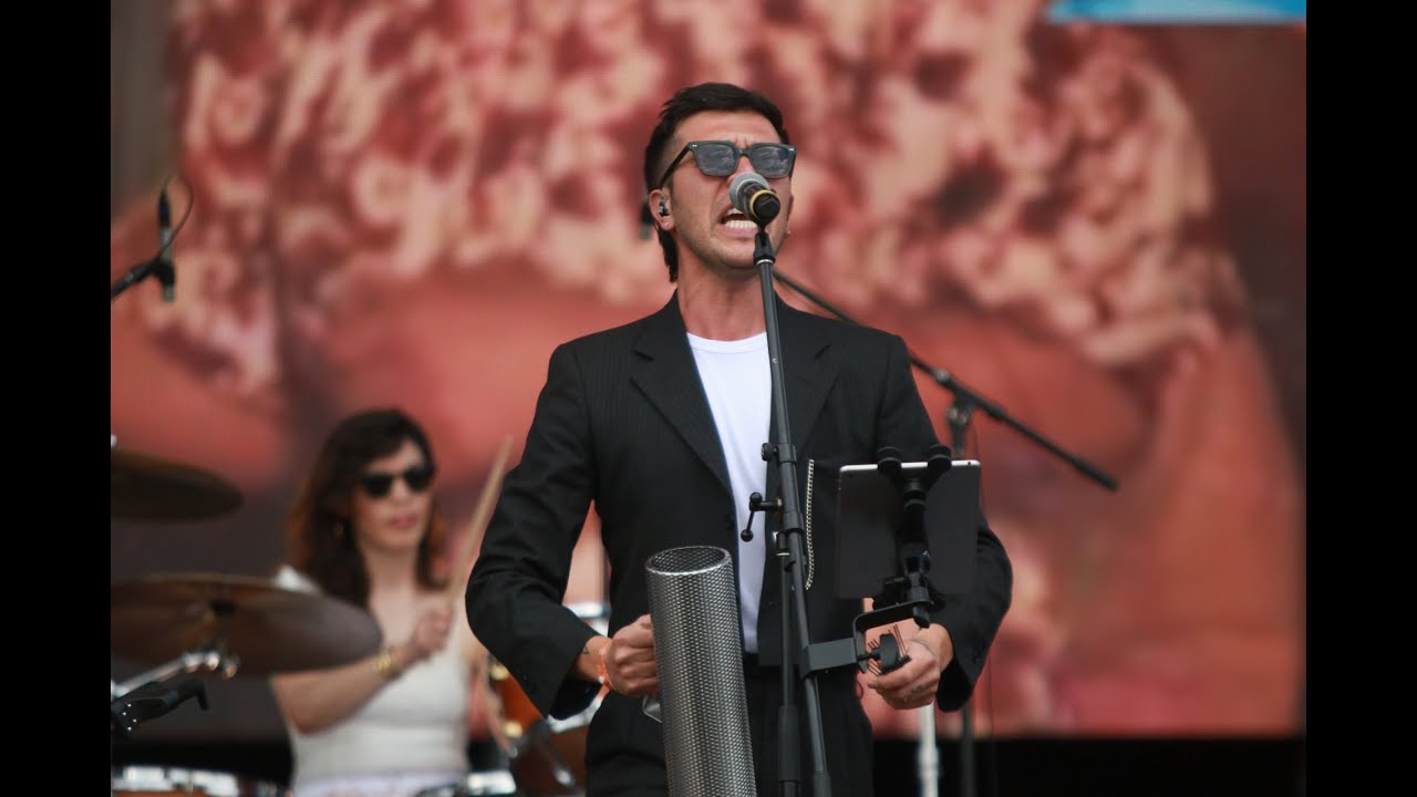 Gepe - Por la Ventana ft Alex Ferreira - Vive Latino 2022 - YouTube