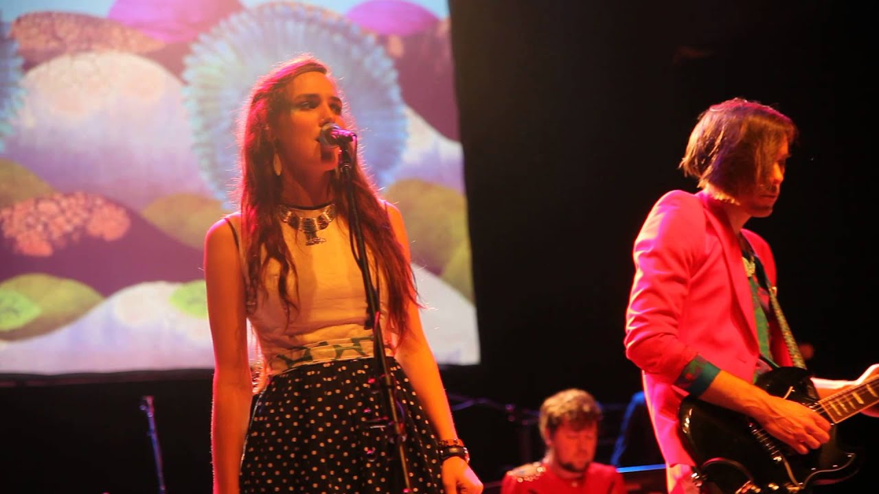 Rebecca Cash and Kevin Barnes: "Middle Child" - YouTube