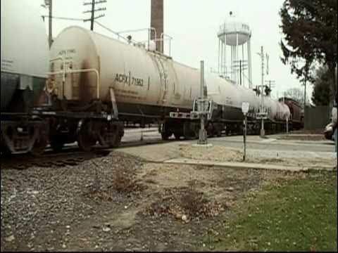 BNSF 7570 Leads The H-NSINTW - YouTube