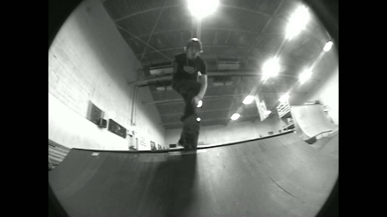 Cody Carlin gets gnargnar on the mini - YouTube