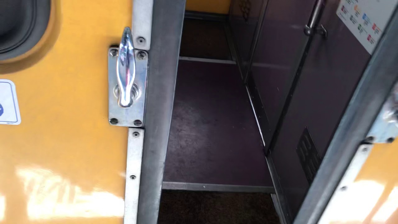 Sydney Trains: V sets doors - YouTube