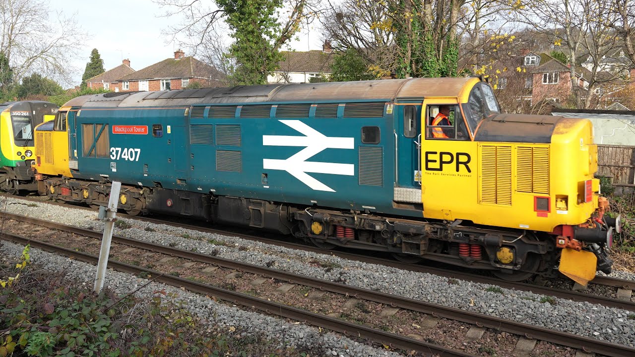 5Q71 Europheonix Class 37 37407 Blackpool Tower passing Wylds Lane ...