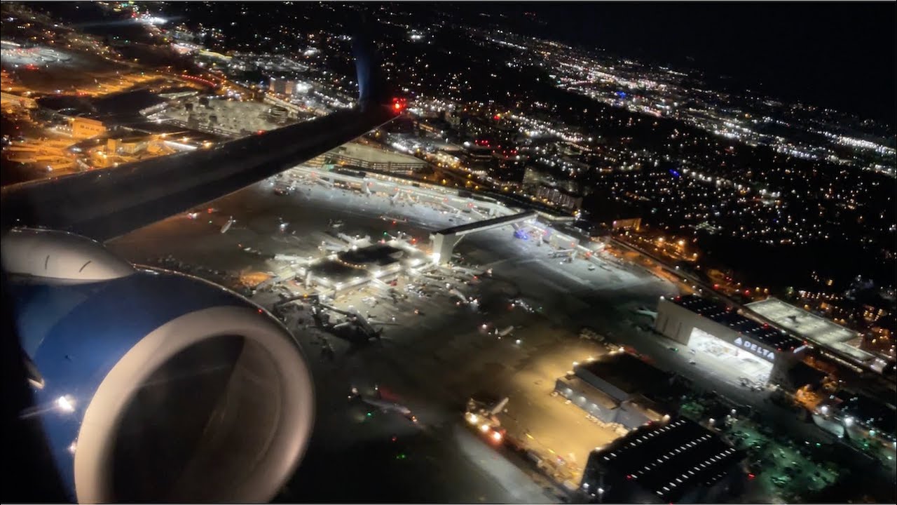 Delta Air Lines Boeing 737-900ER (Winglets) Takeoff from Seattle-Tacoma ...