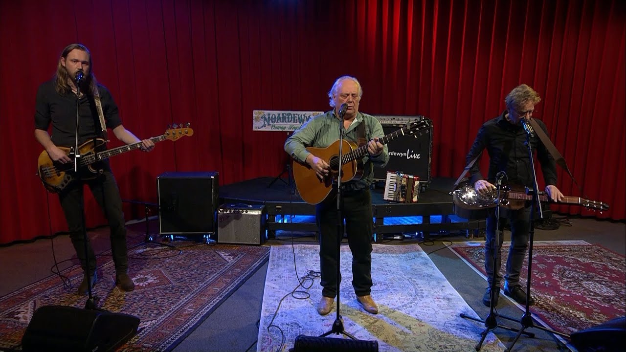 Gurbe Douwstra - '70 , yn Noardewyn Live @OmropFryslan - YouTube