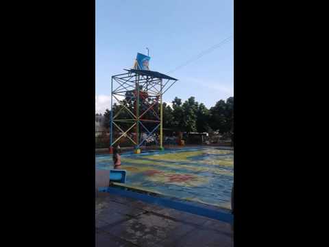 Mesum di kolam renang