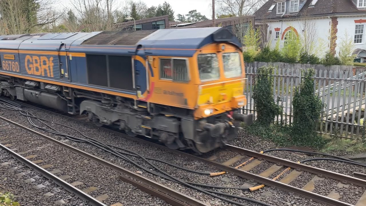 Class 66 | 66760 ‘David Gordon Harris’ | Two Tone | GB Railfreight ...