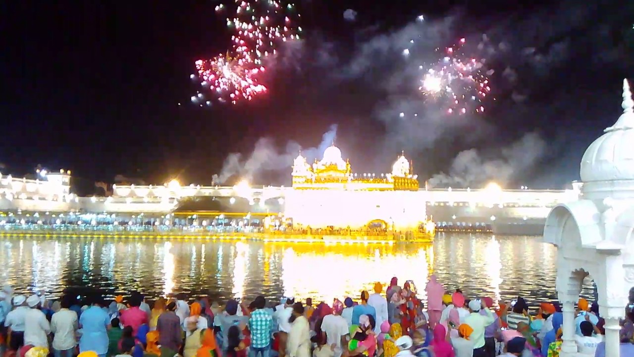 Golden Temple fireworks - YouTube