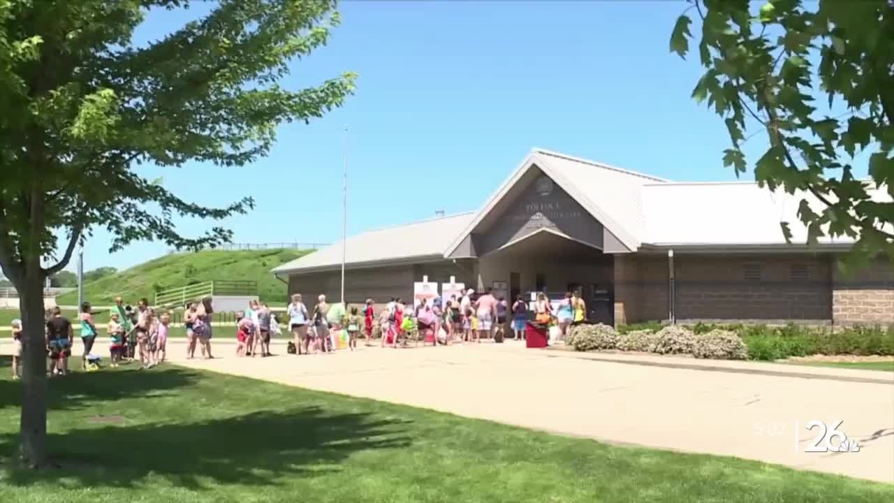 Hot day getaway: Oshkosh pool-goers pack Pollock Community Water Park ...