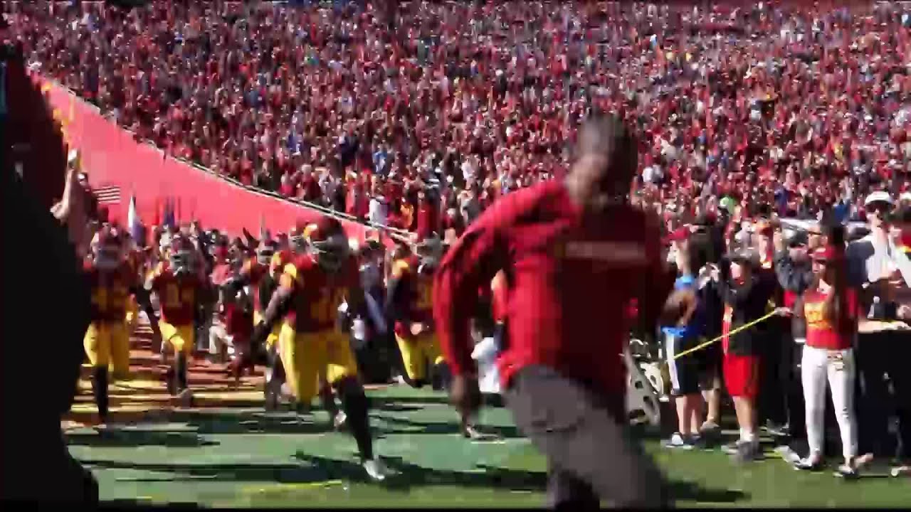 The USC Football Team Enters the Coliseum Before the UCLA Game - YouTube