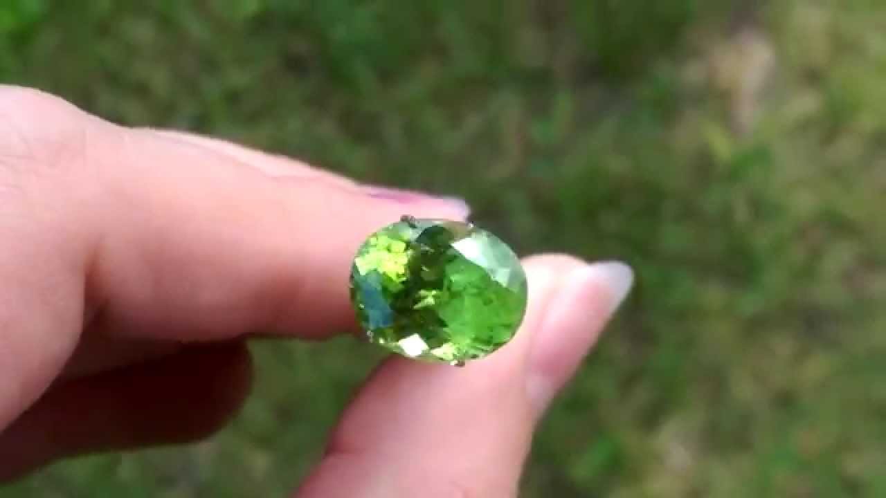 Beautiful Chartreuse Green Pakistani Peridot Gemstone from KGC - YouTube