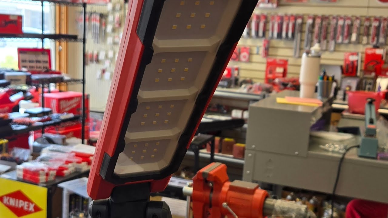Milwaukee M18 Magnetic Boom Light Demo. - YouTube