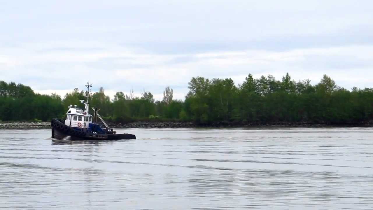 Ocean Warlock towing a load of gravel - YouTube