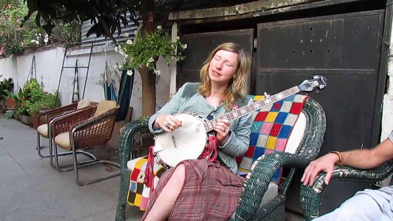 Francesca Baines en Santiago de Chile - YouTube