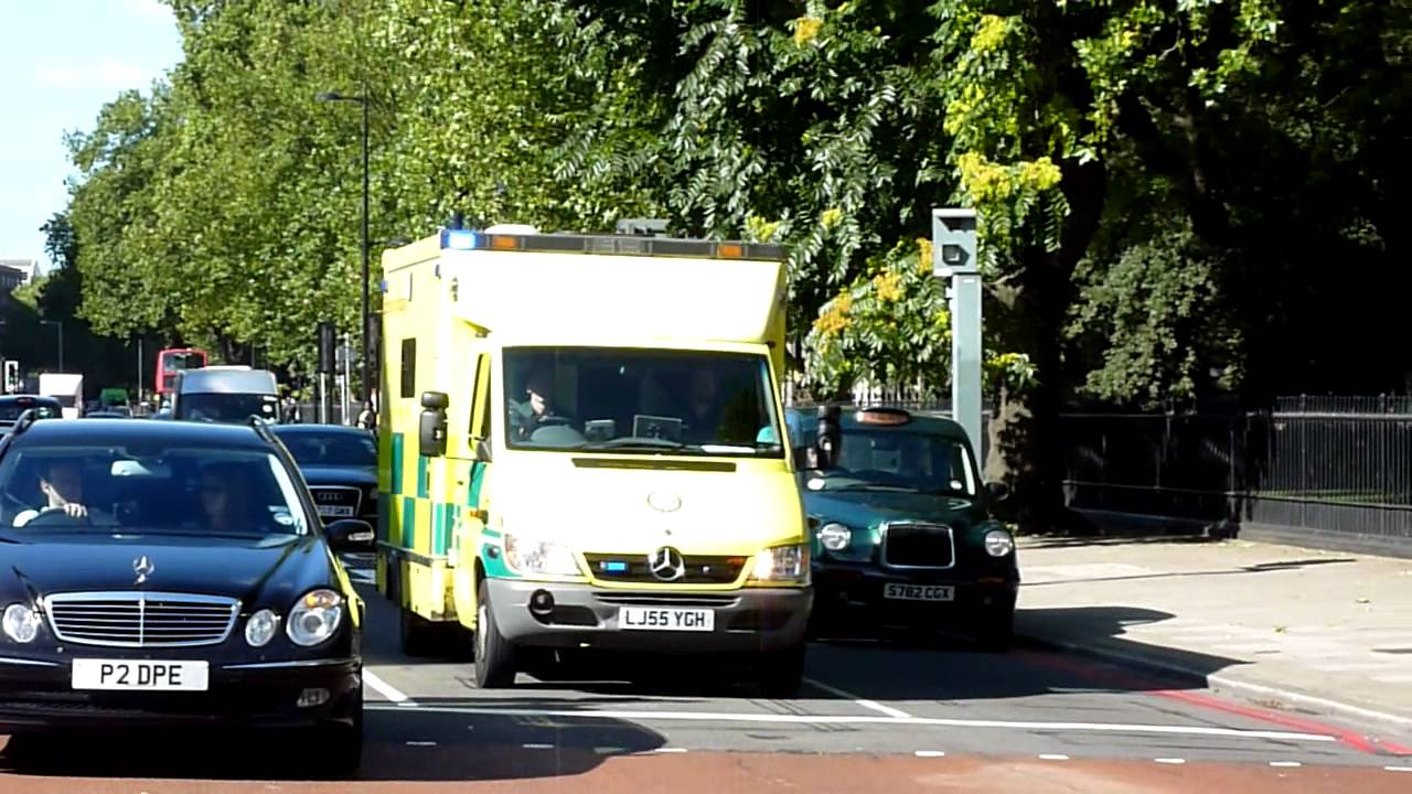 London Ambulance Service / Mercedes Sprinter / Emergency Ambulance ...