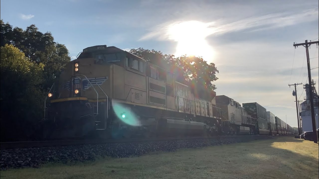 UP #8956 leads a Westbound Z Train at Weatherford, TX (September 29 ...
