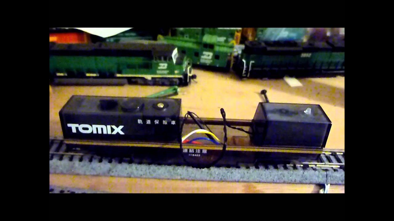 Digitrax DZ125 in Tomix Track Cleaner & Strobe Light - YouTube