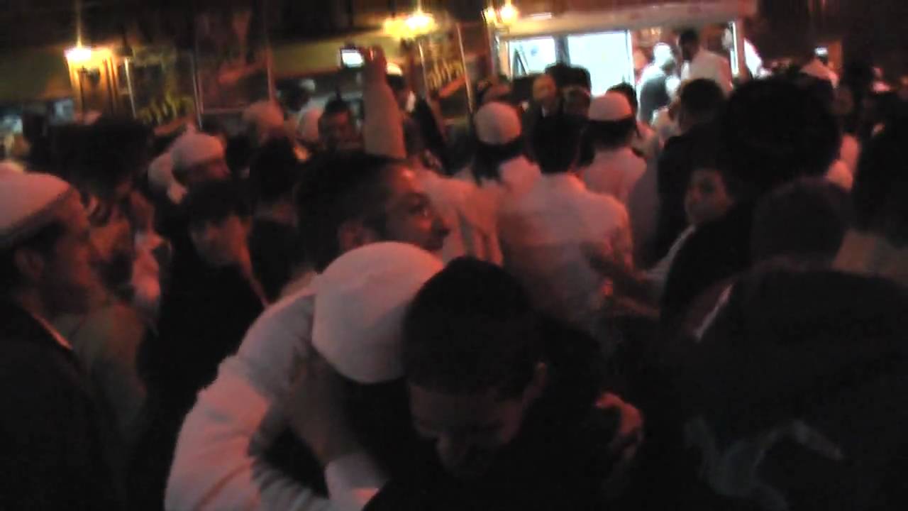Bratslaver Chasidim Dancing in the street in Uman Ukraine 2009 - YouTube