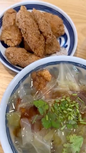 Taiwan street food: fried tutuo fish thick soup, fried tutuo chunks ...