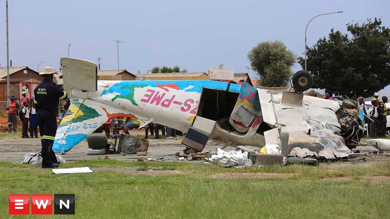 Three killed in Benoni plane crash - YouTube
