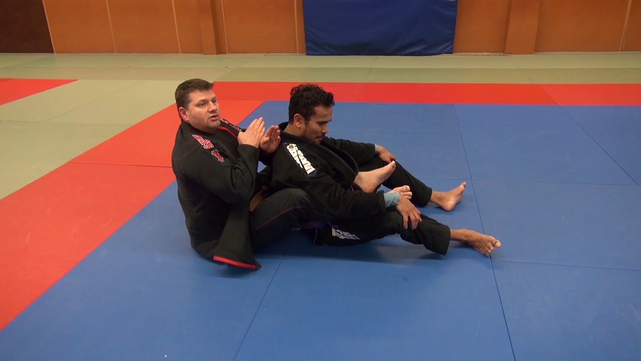 BJJ - Lapel choke from back control - YouTube