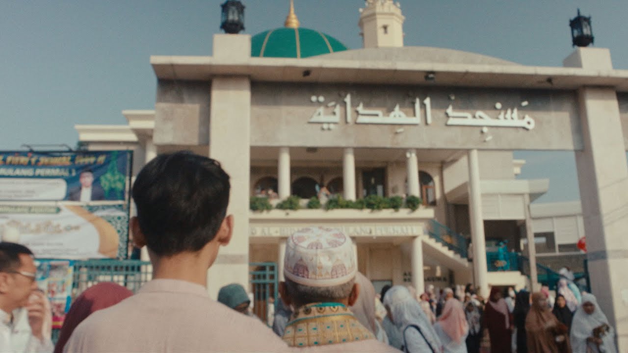 Lebaran Moments: Tangerang Selatan | EOS M Travel Short - YouTube