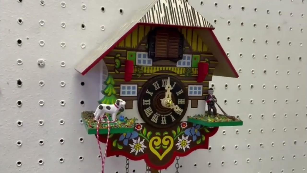 Electronic Cuckoo Clock 415QM - YouTube