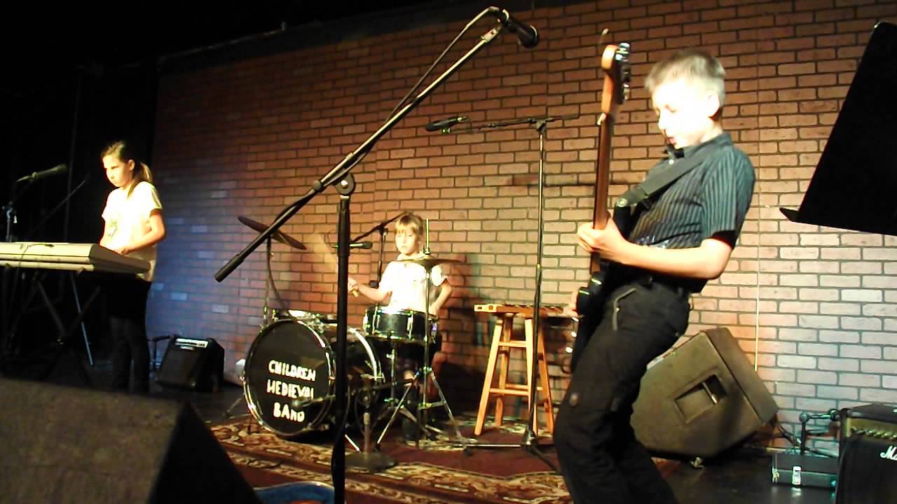 Purple Haze at the "Battle" - Children Medieval Band live - YouTube