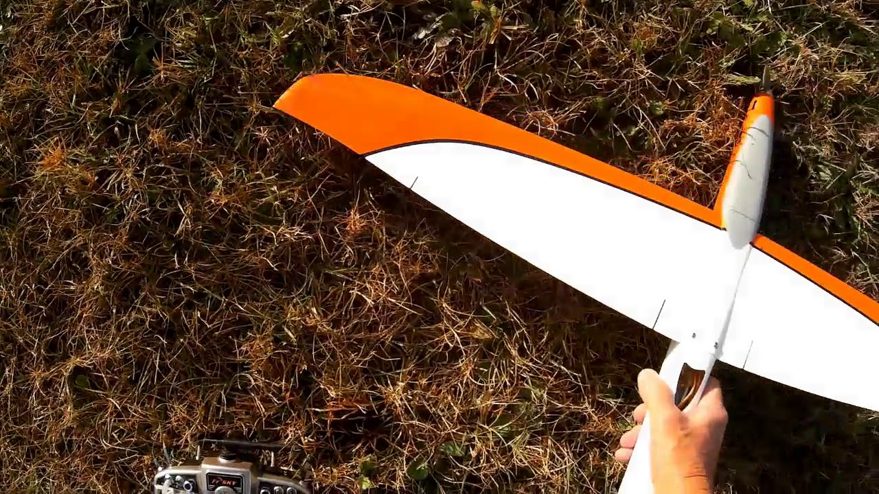 GP Rifle 1 meter RC Hotliner pylon plane. Launches, speed passes and ...