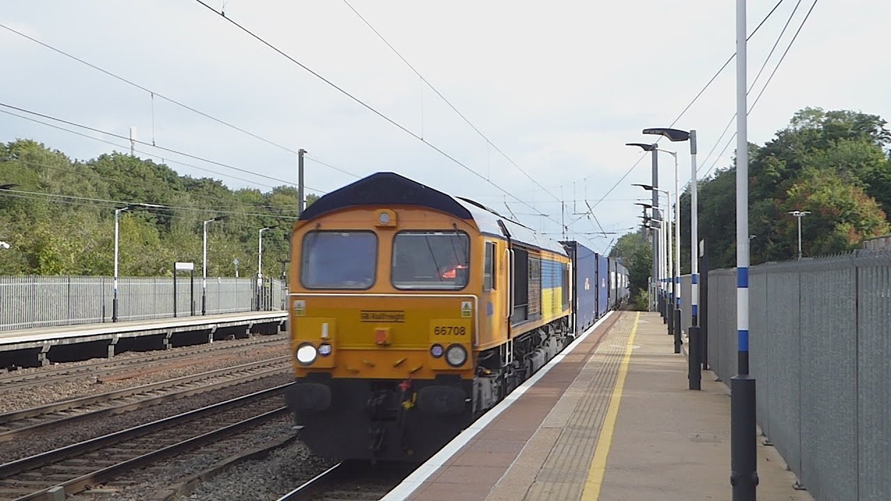 Hitchin Railway Station (07/09/2022) - YouTube