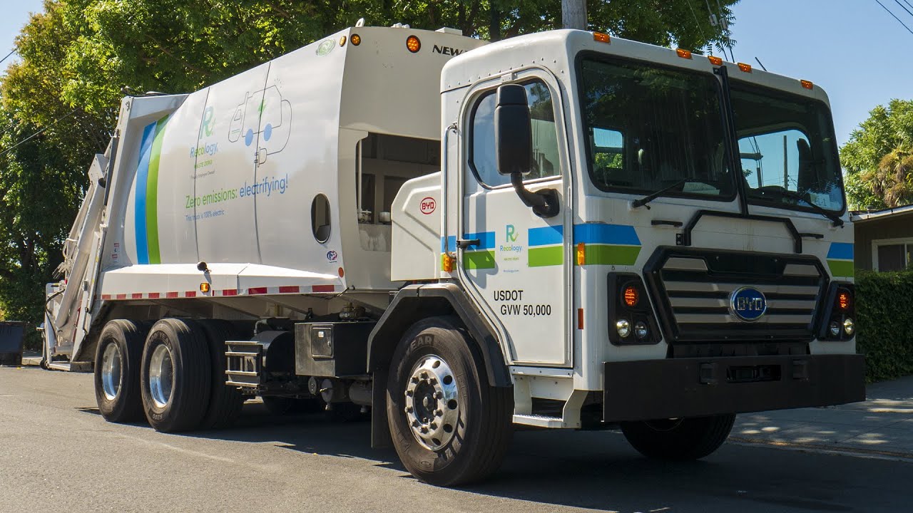 An Electric New Way Viper Rear Loader | Recology Mountain View - YouTube