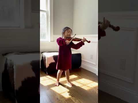 Lightly Row - Freya Chen (3 yrs old), Suzuki Violin Book 1 - YouTube